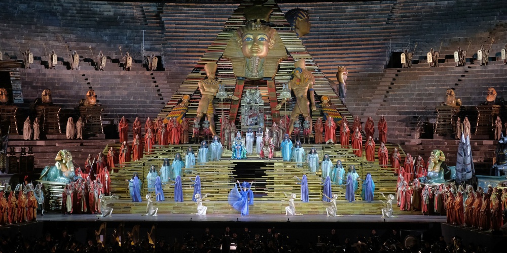 Insieme all'ARENA DI VERONA a vedere l'AIDA